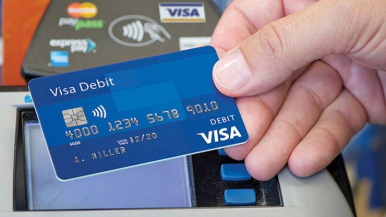 Thẻ visa debit ACB có phải thẻ tín dụng không? Có rút tiền được không?